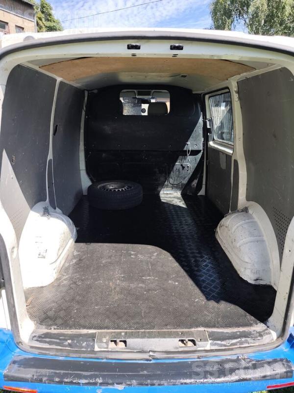 Balts Volkswagen Transporter 2007 Liepāja, ar dzinēja tilpumu 2.50 L un nobraukumu 366 tūkst. km par 4300 €, foto 6 vietnē AUTOMOTO.COM.LV