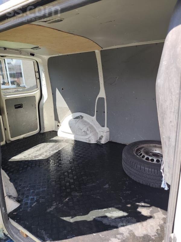Balts Volkswagen Transporter 2007 Liepāja, ar dzinēja tilpumu 2.50 L un nobraukumu 366 tūkst. km par 4300 €, foto 7 vietnē AUTOMOTO.COM.LV