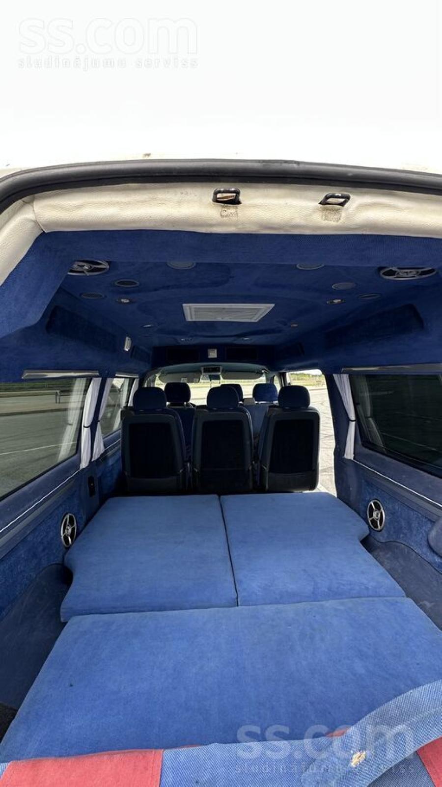 White Volkswagen Transporter 2007 in Riga, with an engine capacity of 2.50 L and mileage of 354 thousand km for 4500 €, photo 7 on AUTOMOTO.COM.LV