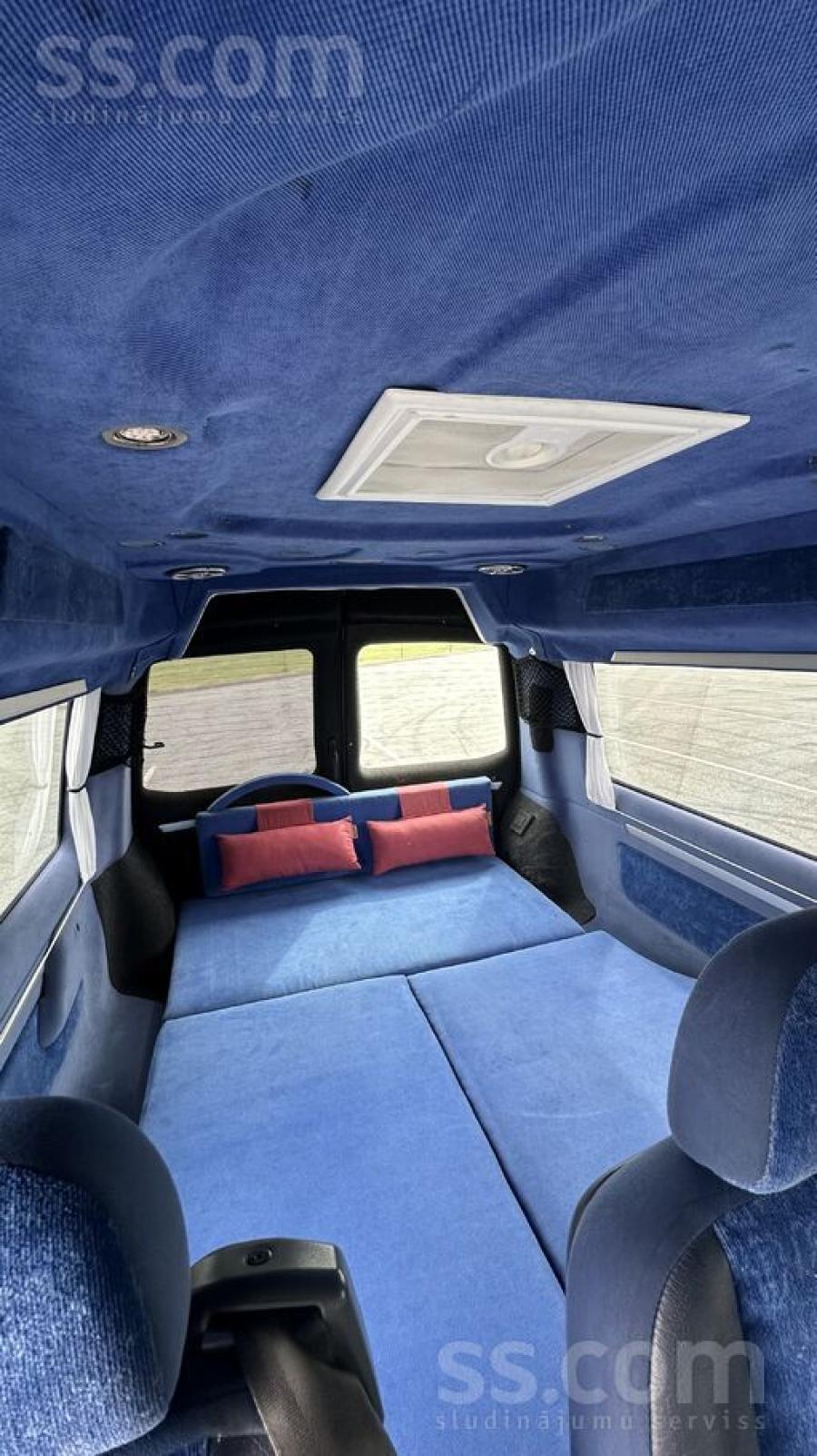 White Volkswagen Transporter 2007 in Riga, with an engine capacity of 2.50 L and mileage of 354 thousand km for 4500 €, photo 8 on AUTOMOTO.COM.LV