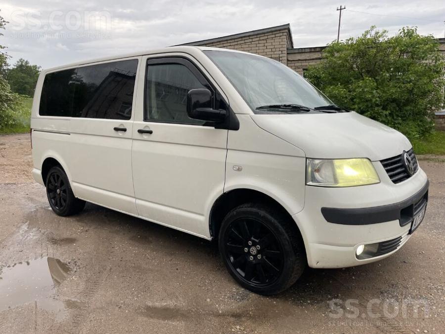 White Volkswagen Transporter 2008 in Cesis, with an engine capacity of 2.50 L and mileage of 356 thousand km for 2499 €, photo 3 on AUTOMOTO.COM.LV