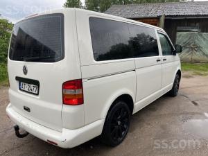 White Volkswagen Transporter 2008 in Cesis, with an engine capacity of 2.50 L and mileage of 356 thousand km for 2499 €, photo 4 on AUTOMOTO.COM.LV