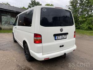 White Volkswagen Transporter 2008 in Cesis, with an engine capacity of 2.50 L and mileage of 356 thousand km for 2499 €, photo 5 on AUTOMOTO.COM.LV