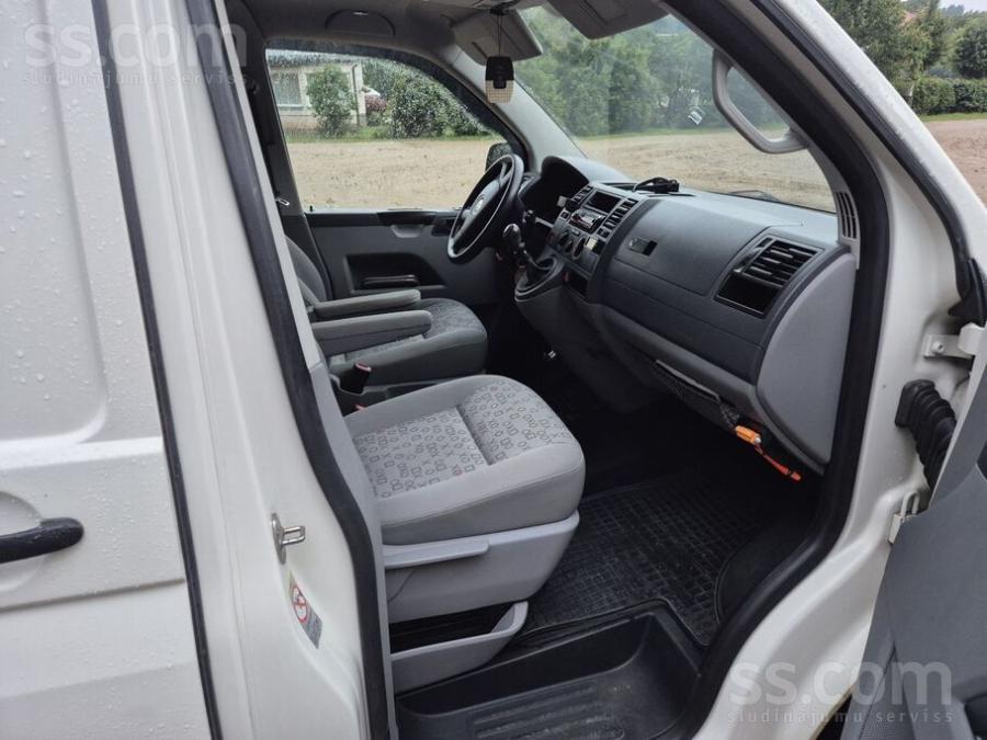White Volkswagen Transporter 2008 in Riga, with an engine capacity of 1.90 L and mileage of 262 thousand km for 8400 €, photo 6 on AUTOMOTO.COM.LV