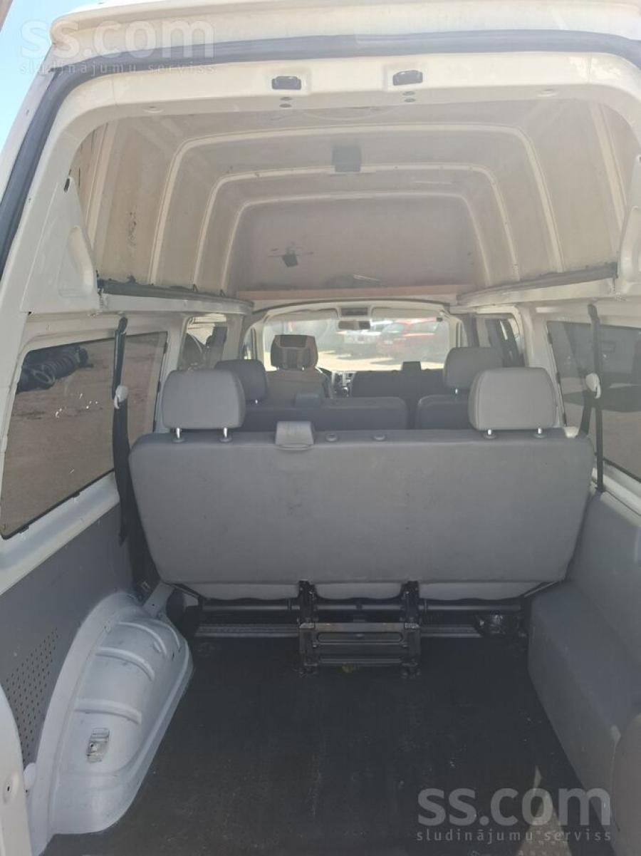 White Volkswagen Transporter 2009 in Rezekne, with an engine capacity of 1.90 L and mileage of 475 thousand km for 5000 €, photo 3 on AUTOMOTO.COM.LV