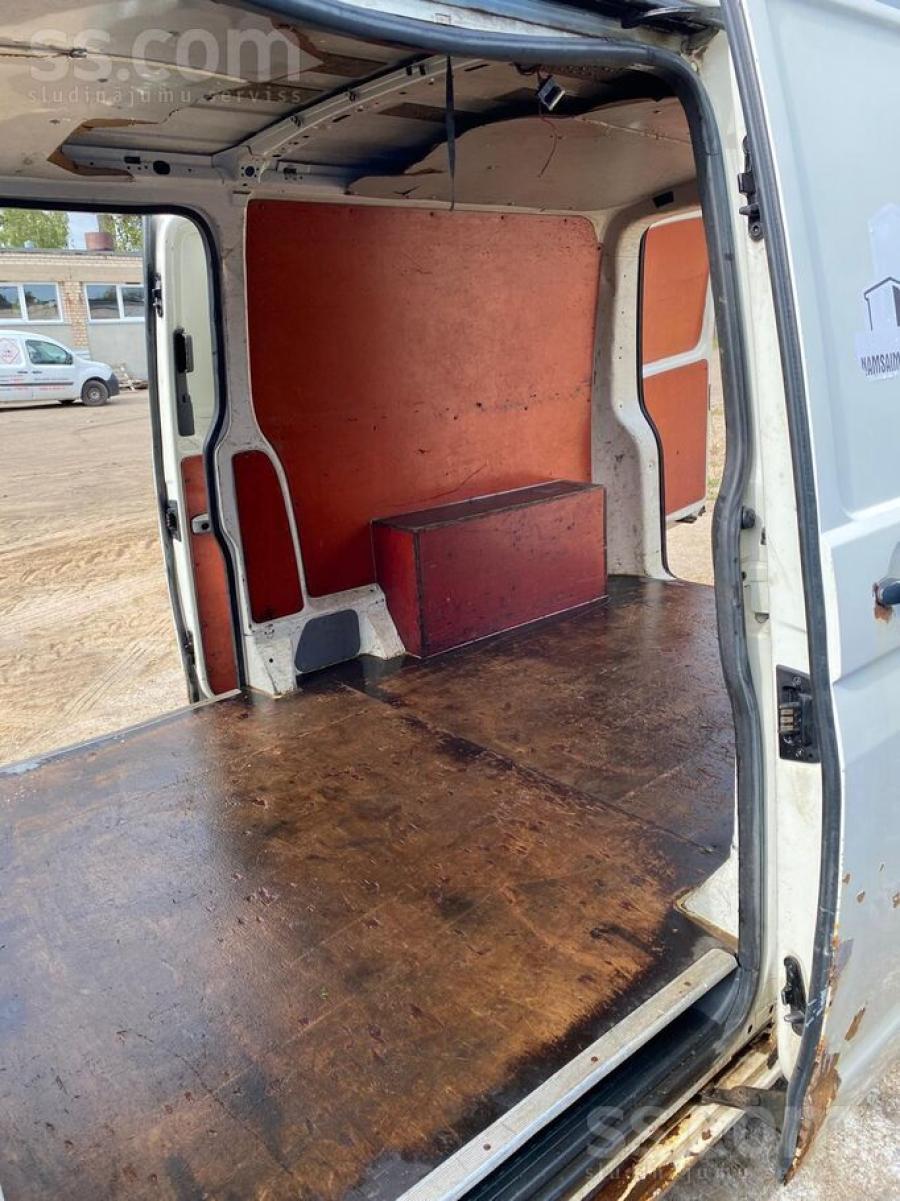 Balts Volkswagen Transporter 2009 Valmiera, ar dzinēja tilpumu 2.50 L un nobraukumu 271 tūkst. km par 1815 €, foto 4 vietnē AUTOMOTO.COM.LV