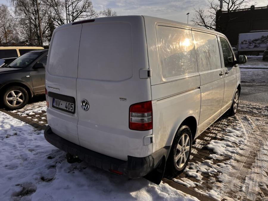White Volkswagen Transporter 2010 in Riga, with an engine capacity of 2.00 L and mileage of 261 thousand km for 6000 €, photo 5 on AUTOMOTO.COM.LV