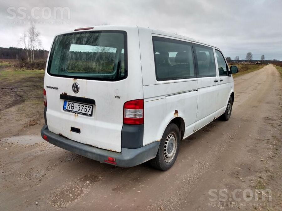 Balts Volkswagen Transporter 2010 Rīga, ar dzinēja tilpumu 2.00 L un nobraukumu 408 tūkst. km par 4800 €, foto 4 vietnē AUTOMOTO.COM.LV