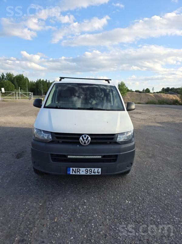 White Volkswagen Transporter 2010 in Valmiera, with an engine capacity of 2.00 L and mileage of 289 thousand km for 5995 €, photo 1 on AUTOMOTO.COM.LV
