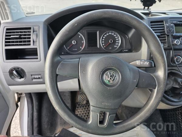 White Volkswagen Transporter 2010 in Valmiera, with an engine capacity of 2.00 L and mileage of 289 thousand km for 5995 €, photo 6 on AUTOMOTO.COM.LV
