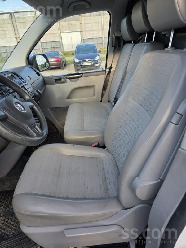 White Volkswagen Transporter 2010 in Valmiera, with an engine capacity of 2.00 L and mileage of 289 thousand km for 5995 €, photo 7 on AUTOMOTO.COM.LV