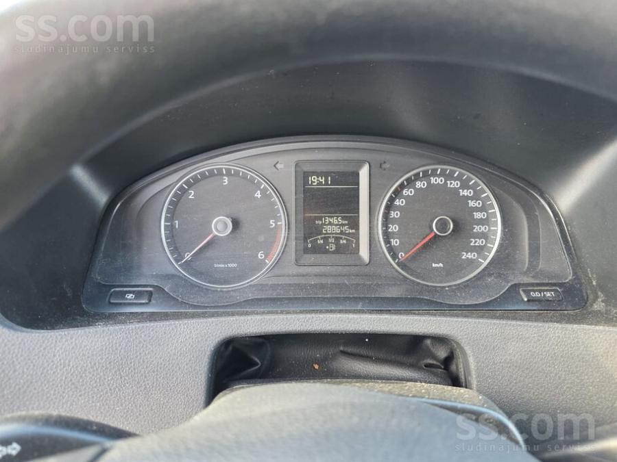 Balts Volkswagen Transporter 2010 Valmiera, ar dzinēja tilpumu 2.00 L un nobraukumu 289 tūkst. km par 5995 €, foto 9 vietnē AUTOMOTO.COM.LV