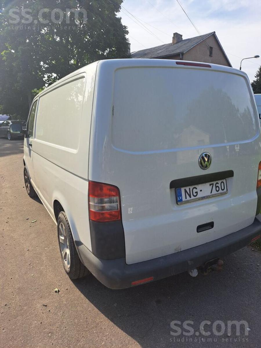 White Volkswagen Transporter 2011 in Riga, with an engine capacity of 2.00 L and mileage of 258 thousand km for 7500 €, photo 2 on AUTOMOTO.COM.LV