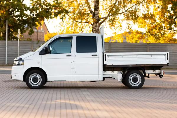 White Volkswagen Transporter 2011 in Jelgava, with an engine capacity of 2.00 L and mileage of 265 thousand km for 11900 €, photo 1 on AUTOMOTO.COM.LV