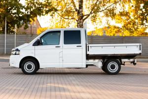 White Volkswagen Transporter 2011 in Jelgava, with an engine capacity of 2.00 L and mileage of 265 thousand km for 11900 €, photo  on AUTOMOTO.COM.LV