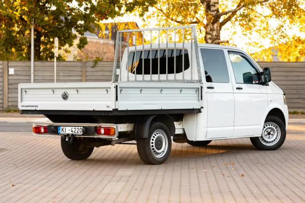 White Volkswagen Transporter 2011 in Jelgava, with an engine capacity of 2.00 L and mileage of 265 thousand km for 11900 €, photo 6 on AUTOMOTO.COM.LV
