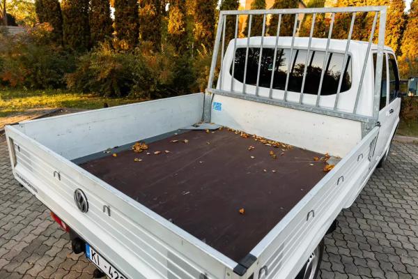 White Volkswagen Transporter 2011 in Jelgava, with an engine capacity of 2.00 L and mileage of 265 thousand km for 11900 €, photo 8 on AUTOMOTO.COM.LV