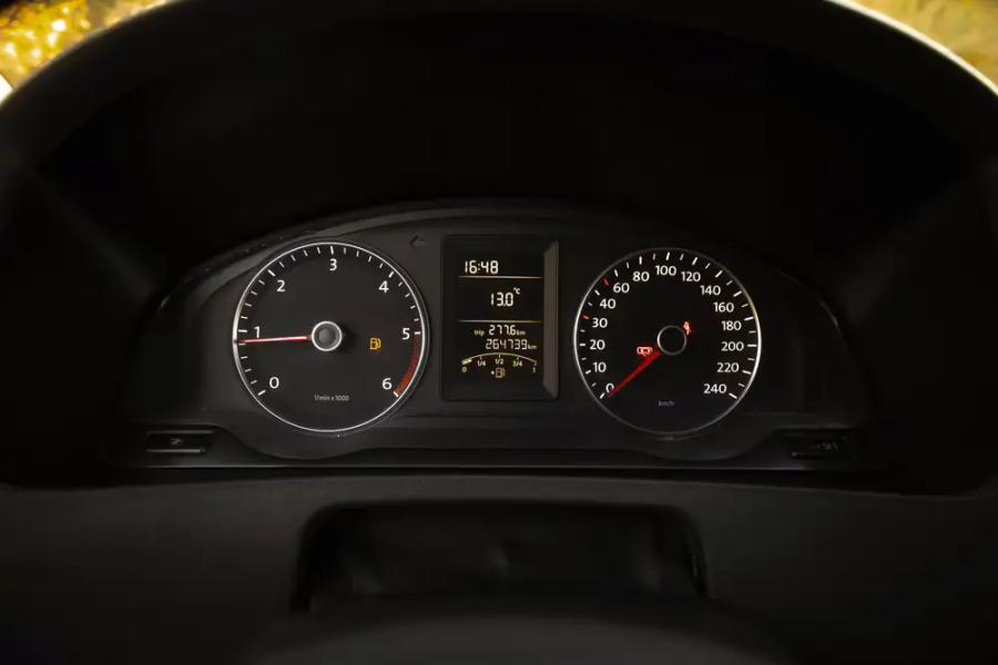 Balts Volkswagen Transporter 2011 Jelgava, ar dzinēja tilpumu 2.00 L un nobraukumu 265 tūkst. km par 11900 €, foto 12 vietnē AUTOMOTO.COM.LV