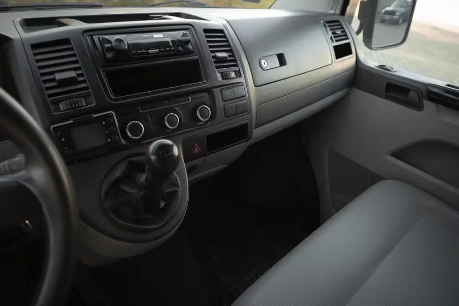 Balts Volkswagen Transporter 2011 Jelgava, ar dzinēja tilpumu 2.00 L un nobraukumu 265 tūkst. km par 11900 €, foto 13 vietnē AUTOMOTO.COM.LV