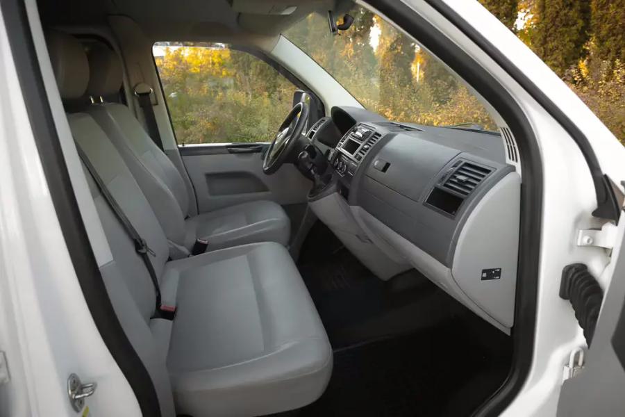 Balts Volkswagen Transporter 2011 Jelgava, ar dzinēja tilpumu 2.00 L un nobraukumu 265 tūkst. km par 11900 €, foto 16 vietnē AUTOMOTO.COM.LV