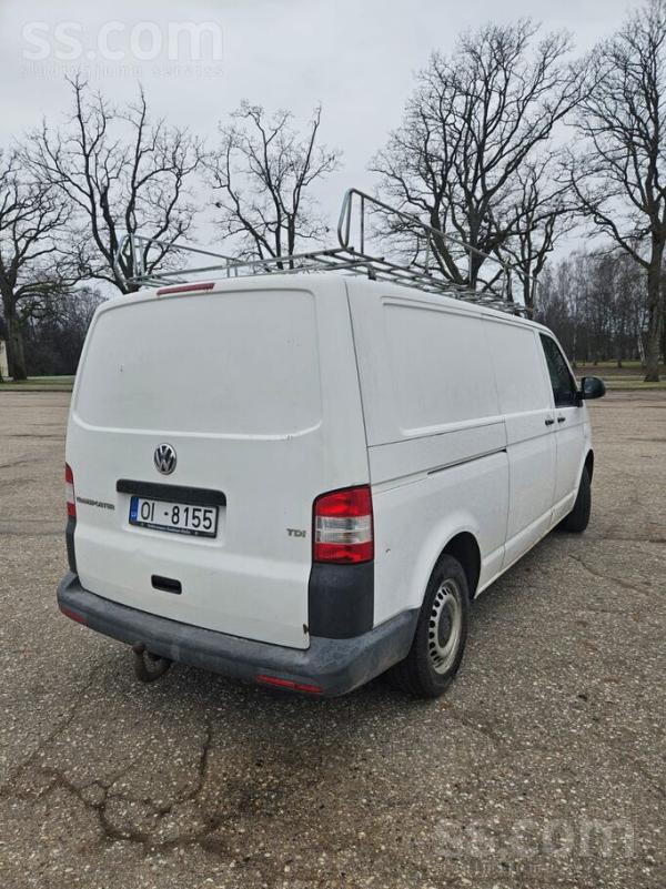 White Volkswagen Transporter 2012 in Valmiera, with an engine capacity of 2.00 L and mileage of 171 thousand km for 8250 €, photo 4 on AUTOMOTO.COM.LV