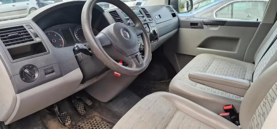 White Volkswagen Transporter 2012 in Valmiera, with an engine capacity of 2.00 L and mileage of 310 thousand km for 5800 €, photo 3 on AUTOMOTO.COM.LV