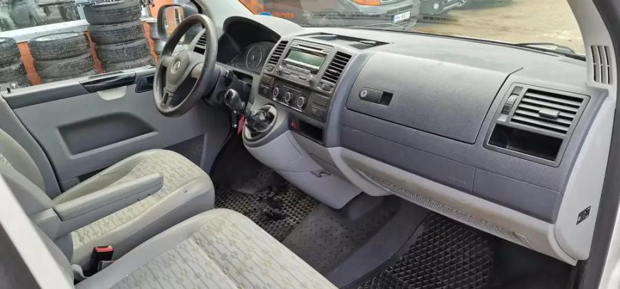 White Volkswagen Transporter 2012 in Valmiera, with an engine capacity of 2.00 L and mileage of 310 thousand km for 5800 €, photo 4 on AUTOMOTO.COM.LV