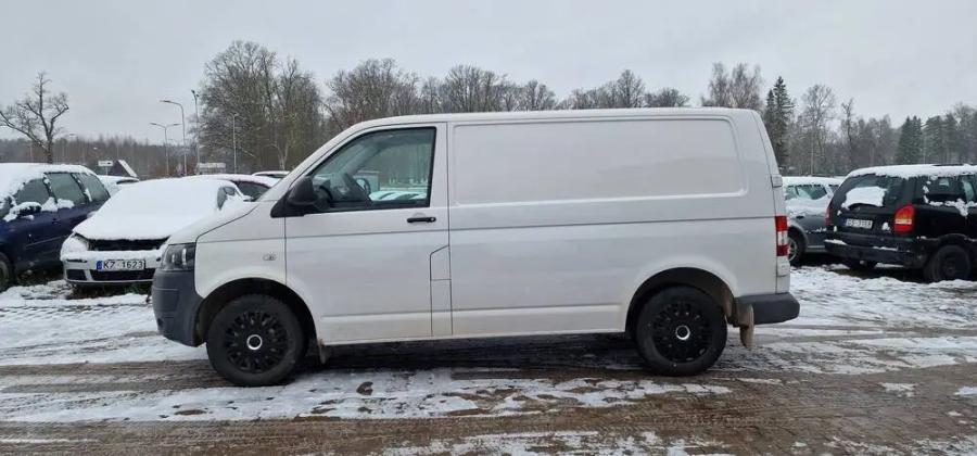 White Volkswagen Transporter 2012 in Valmiera, with an engine capacity of 2.00 L and mileage of 310 thousand km for 5800 €, photo 10 on AUTOMOTO.COM.LV