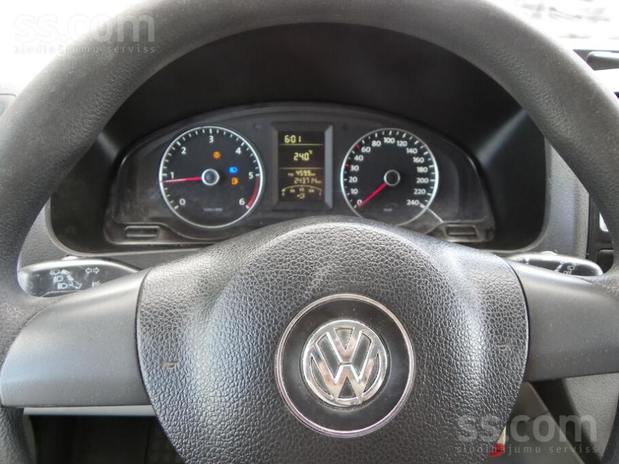 White Volkswagen Transporter 2012 in Valka, with an engine capacity of 2.00 L and mileage of 243 thousand km for 6600 €, photo 9 on AUTOMOTO.COM.LV