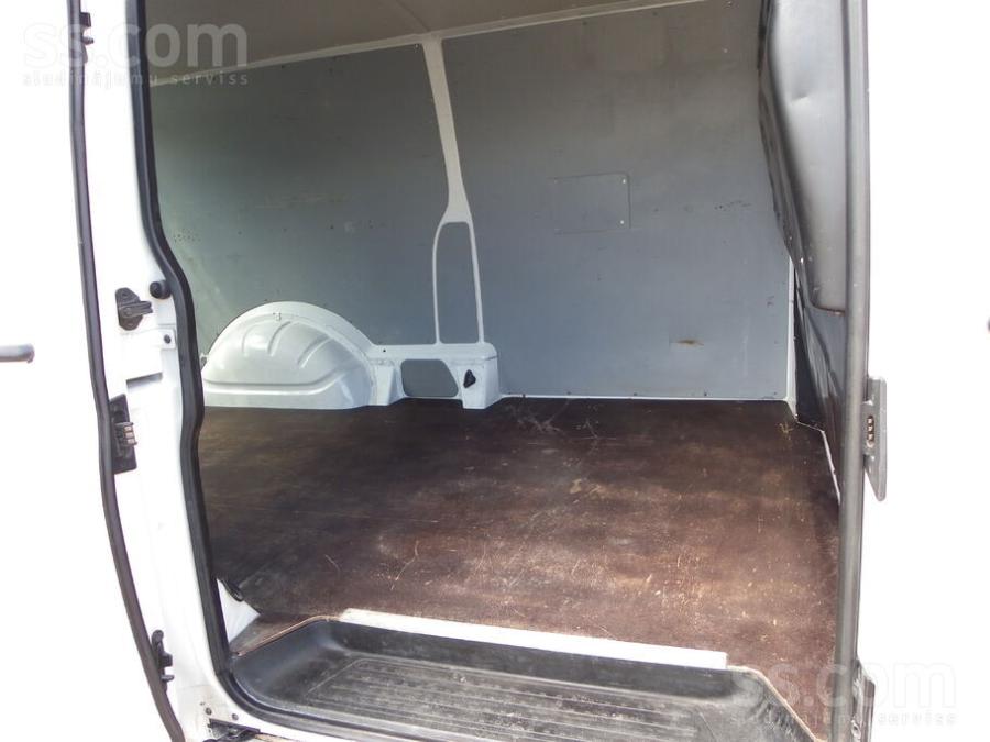 White Volkswagen Transporter 2012 in Valka, with an engine capacity of 2.00 L and mileage of 243 thousand km for 6600 €, photo 14 on AUTOMOTO.COM.LV