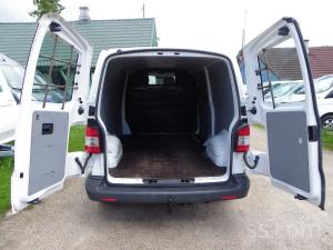 White Volkswagen Transporter 2012 in Valka, with an engine capacity of 2.00 L and mileage of 243 thousand km for 6600 €, photo 15 on AUTOMOTO.COM.LV
