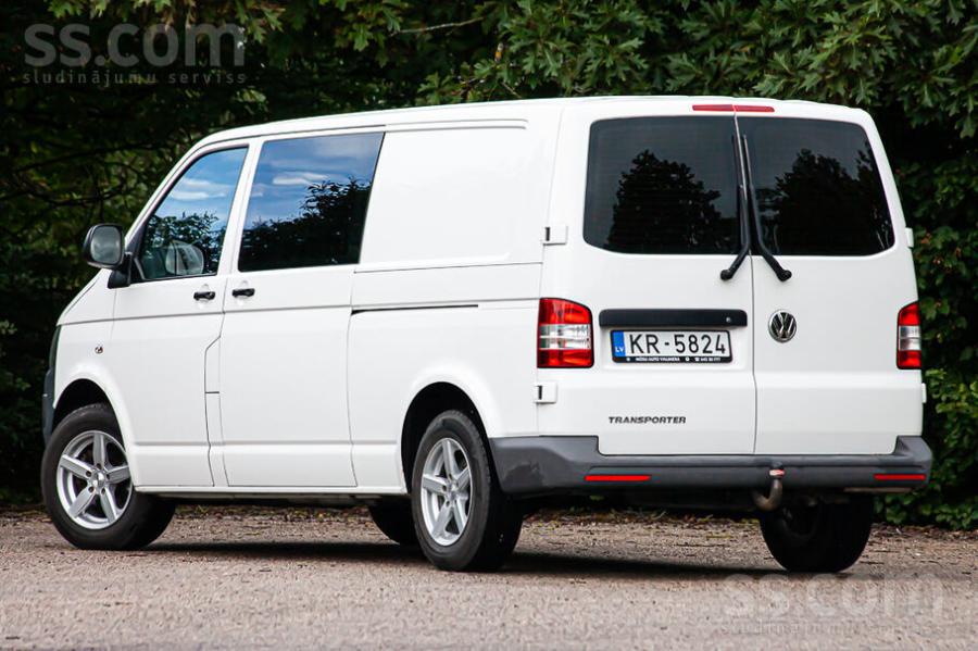 White Volkswagen Transporter 2012 in Tukums, with an engine capacity of 2.00 L and mileage of 298 thousand km for 5850 €, photo 4 on AUTOMOTO.COM.LV
