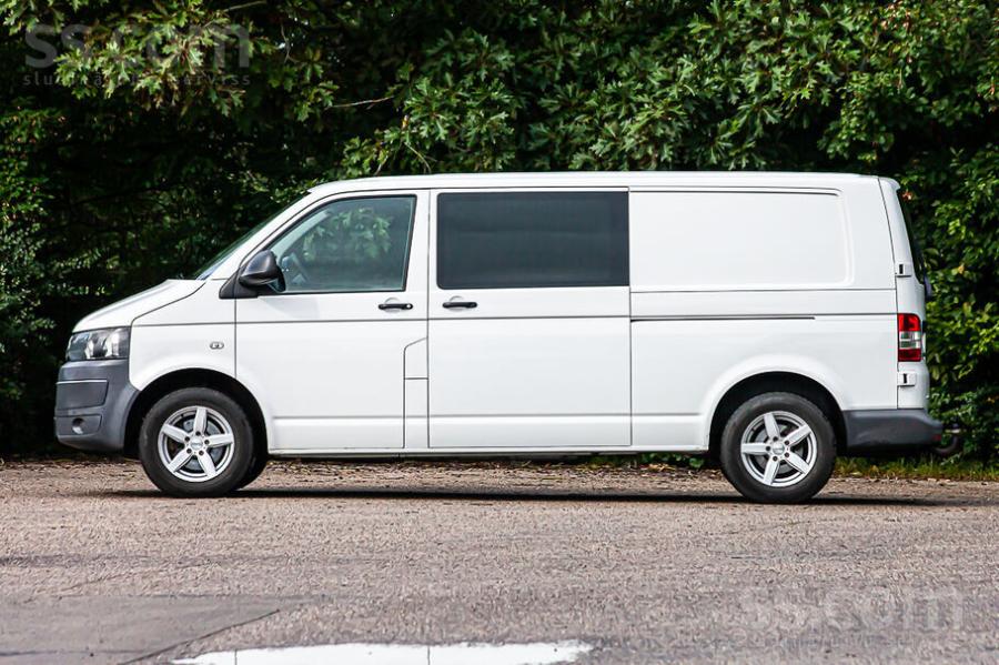 White Volkswagen Transporter 2012 in Tukums, with an engine capacity of 2.00 L and mileage of 298 thousand km for 5850 €, photo 7 on AUTOMOTO.COM.LV