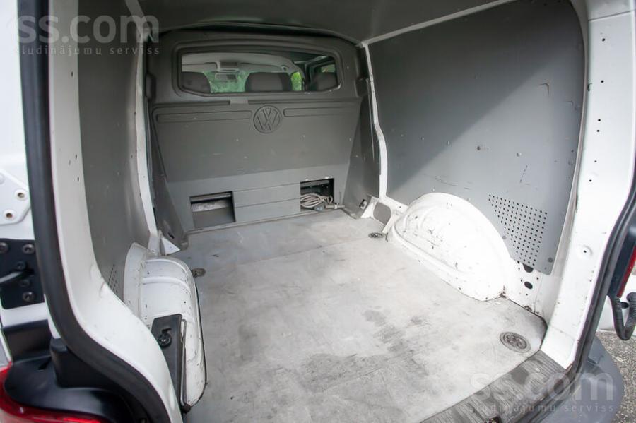 White Volkswagen Transporter 2012 in Tukums, with an engine capacity of 2.00 L and mileage of 298 thousand km for 5850 €, photo 16 on AUTOMOTO.COM.LV