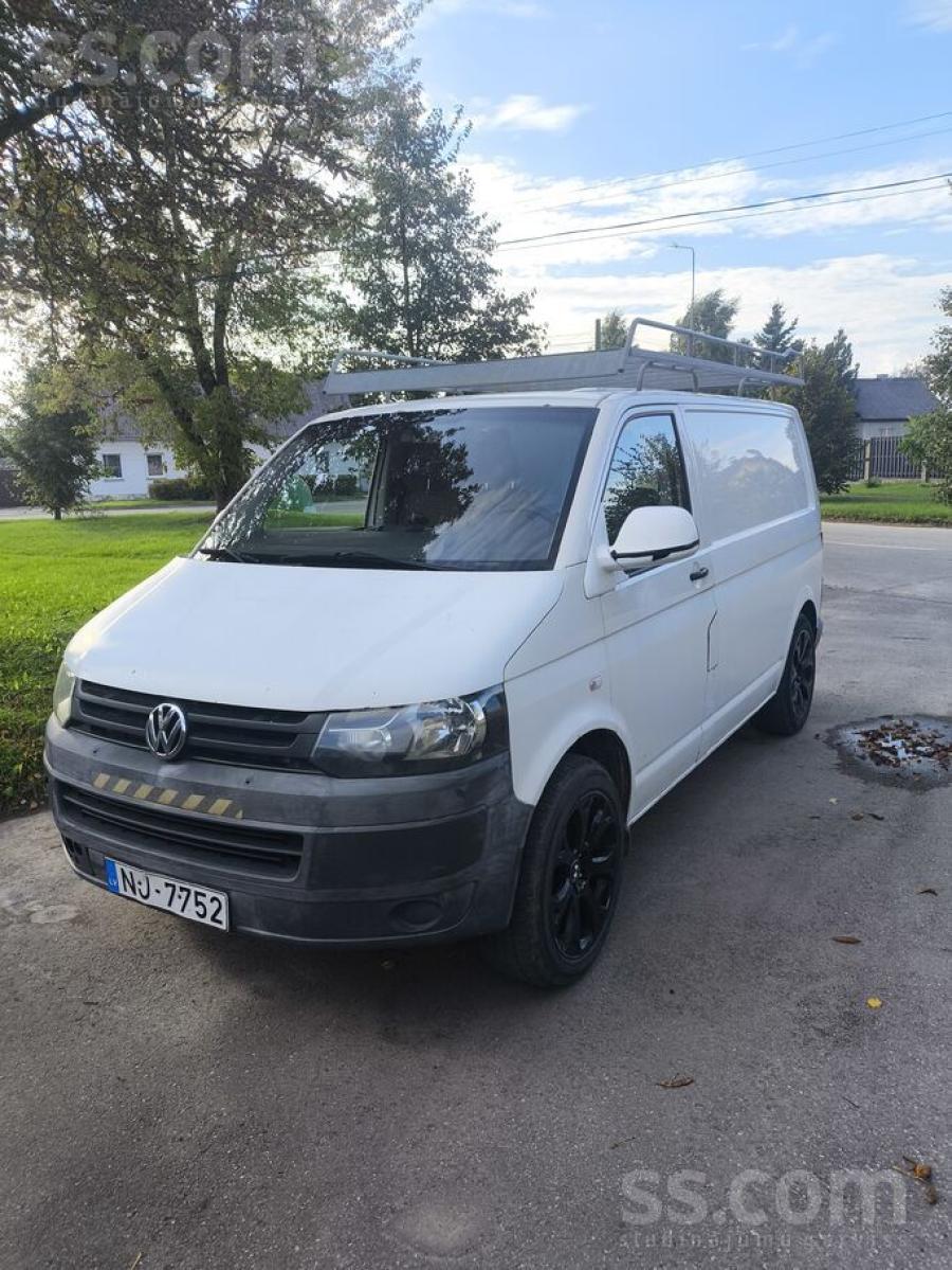 White Volkswagen Transporter 2012 in Daugavpils, with an engine capacity of 2.00 L and mileage of 269 thousand km for 7500 €, photo 1 on AUTOMOTO.COM.LV