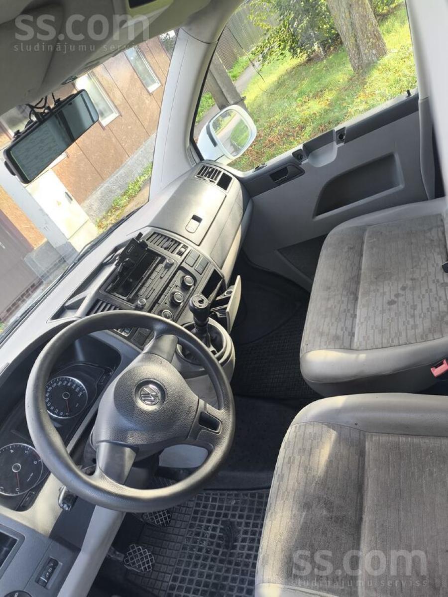 White Volkswagen Transporter 2012 in Daugavpils, with an engine capacity of 2.00 L and mileage of 269 thousand km for 7500 €, photo 5 on AUTOMOTO.COM.LV