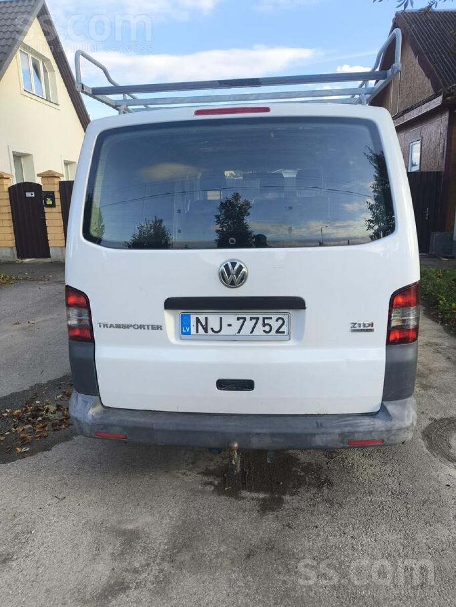 White Volkswagen Transporter 2012 in Daugavpils, with an engine capacity of 2.00 L and mileage of 269 thousand km for 7500 €, photo 6 on AUTOMOTO.COM.LV
