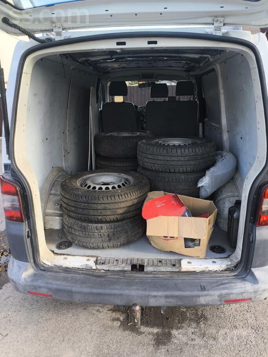 White Volkswagen Transporter 2012 in Daugavpils, with an engine capacity of 2.00 L and mileage of 269 thousand km for 7500 €, photo 7 on AUTOMOTO.COM.LV