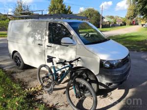 White Volkswagen Transporter 2012 in Daugavpils, with an engine capacity of 2.00 L and mileage of 269 thousand km for 7500 €, photo 11 on AUTOMOTO.COM.LV