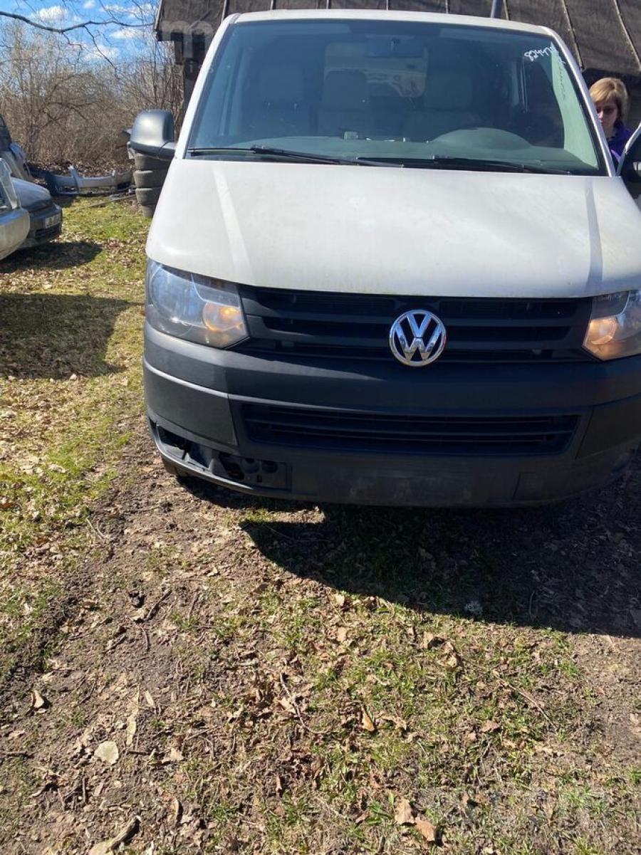 Balts Volkswagen Transporter 2013 Ogre, ar dzinēja tilpumu 2.00 L un nobraukumu 237 tūkst. km par 4100 €, foto 1 vietnē AUTOMOTO.COM.LV