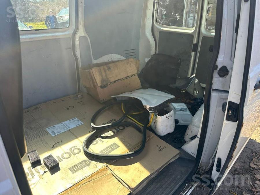 Balts Volkswagen Transporter 2013 Ogre, ar dzinēja tilpumu 2.00 L un nobraukumu 237 tūkst. km par 4100 €, foto 7 vietnē AUTOMOTO.COM.LV