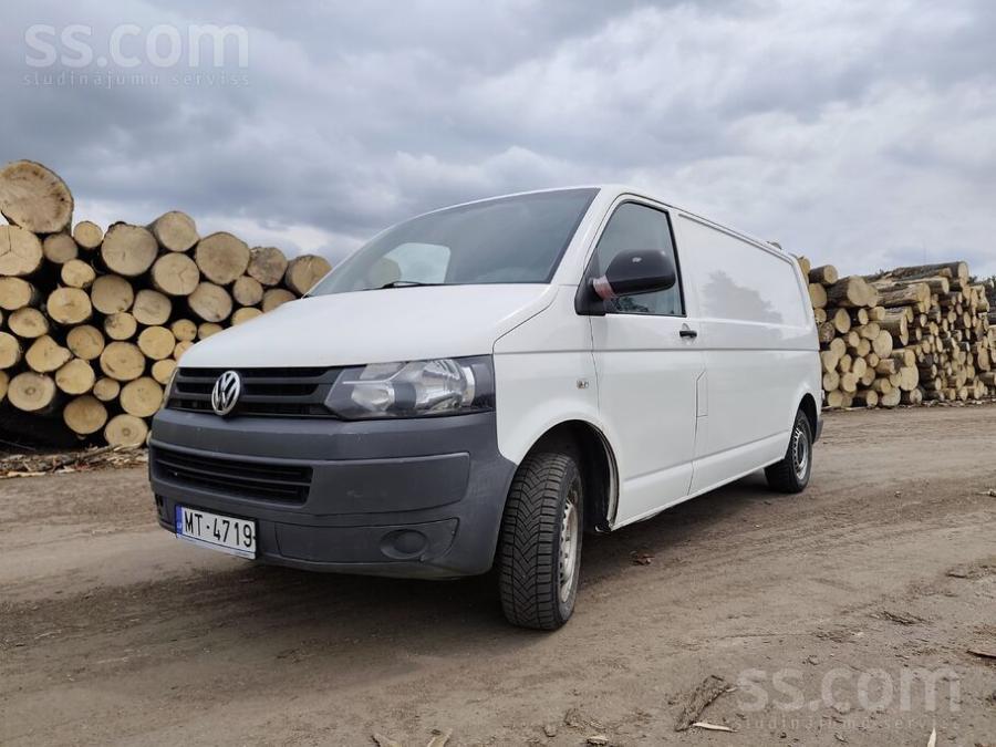 White Volkswagen Transporter 2013 in Jekabpils, with an engine capacity of 2.00 L and mileage of 319 thousand km for 6000 €, photo 1 on AUTOMOTO.COM.LV