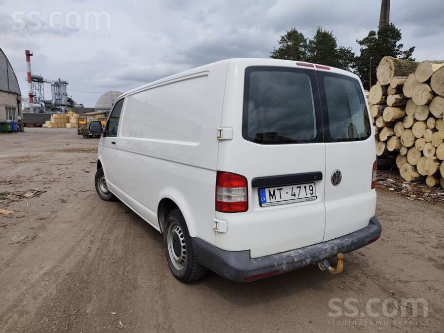 White Volkswagen Transporter 2013 in Jekabpils, with an engine capacity of 2.00 L and mileage of 319 thousand km for 6000 €, photo 5 on AUTOMOTO.COM.LV
