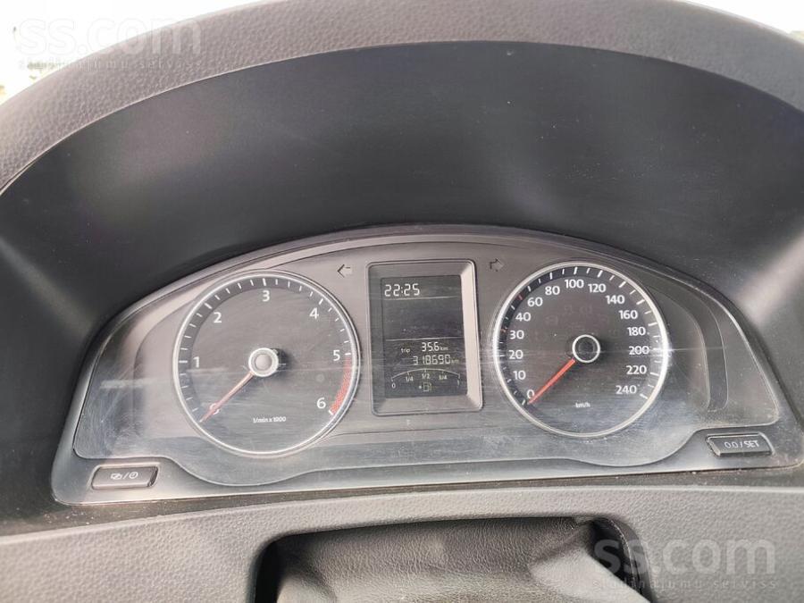 White Volkswagen Transporter 2013 in Jekabpils, with an engine capacity of 2.00 L and mileage of 319 thousand km for 6000 €, photo 8 on AUTOMOTO.COM.LV