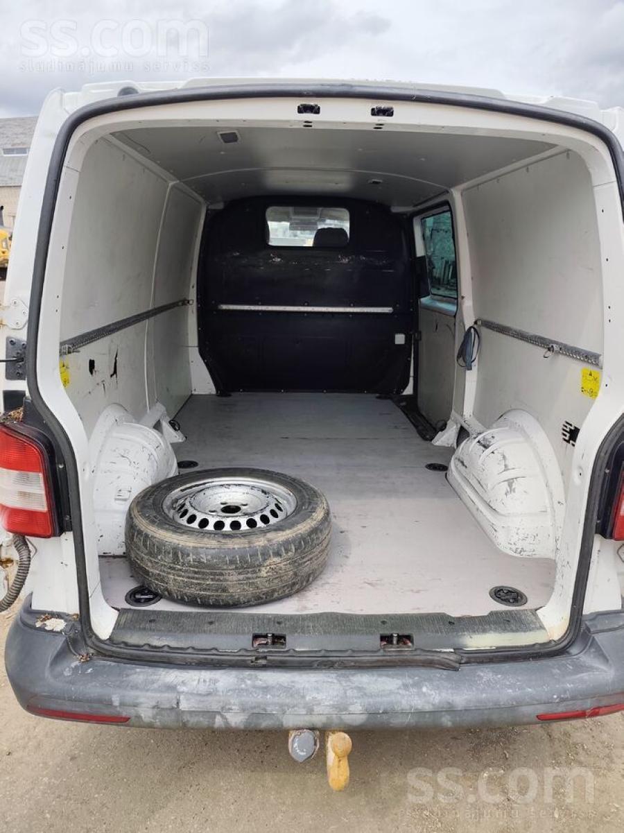White Volkswagen Transporter 2013 in Jekabpils, with an engine capacity of 2.00 L and mileage of 319 thousand km for 6000 €, photo 9 on AUTOMOTO.COM.LV