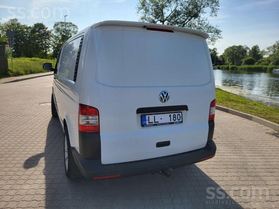 Balts Volkswagen Transporter 2014 Liepāja, ar dzinēja tilpumu 2.00 L un nobraukumu 219 tūkst. km par 6900 €, foto 4 vietnē AUTOMOTO.COM.LV