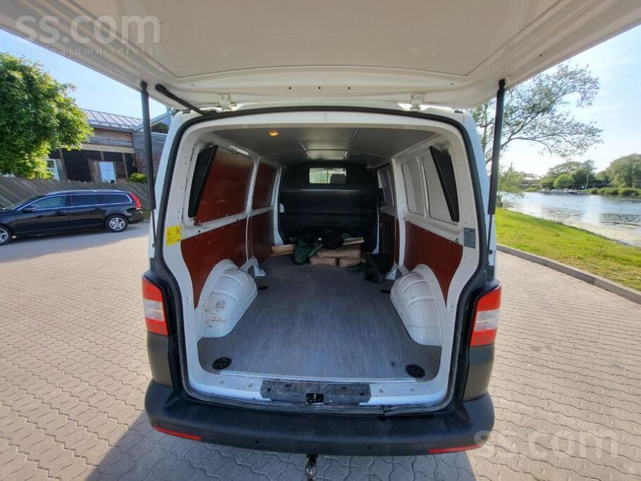 Balts Volkswagen Transporter 2014 Liepāja, ar dzinēja tilpumu 2.00 L un nobraukumu 219 tūkst. km par 6900 €, foto 5 vietnē AUTOMOTO.COM.LV