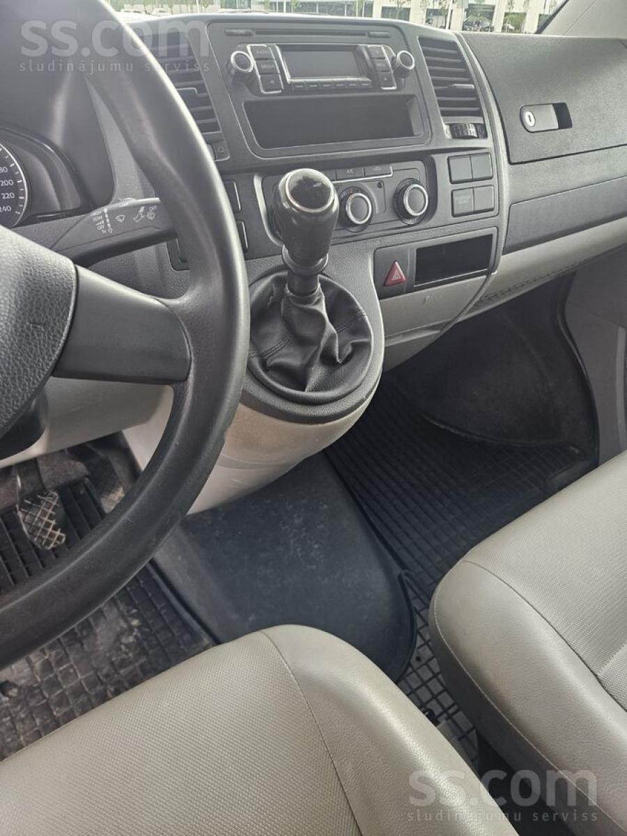 White Volkswagen Transporter 2014 in Riga, with an engine capacity of 2.00 L and mileage of 549 thousand km for 8470 €, photo 7 on AUTOMOTO.COM.LV