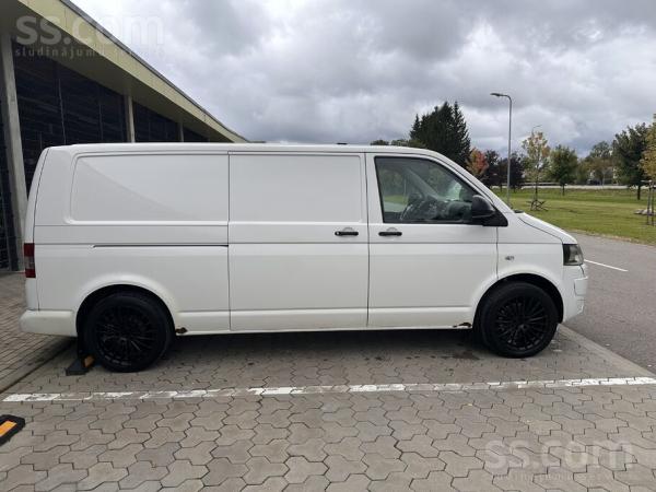 White Volkswagen Transporter 2014 in Cesis, with an engine capacity of 2.00 L and mileage of 400 thousand km for 6490 €, photo 5 on AUTOMOTO.COM.LV