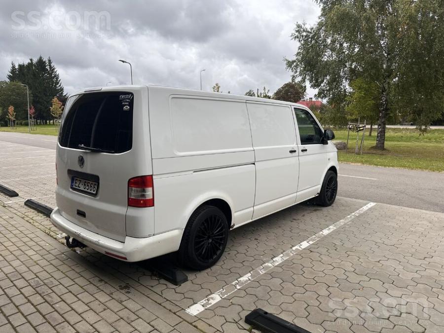White Volkswagen Transporter 2014 in Cesis, with an engine capacity of 2.00 L and mileage of 400 thousand km for 6490 €, photo 8 on AUTOMOTO.COM.LV